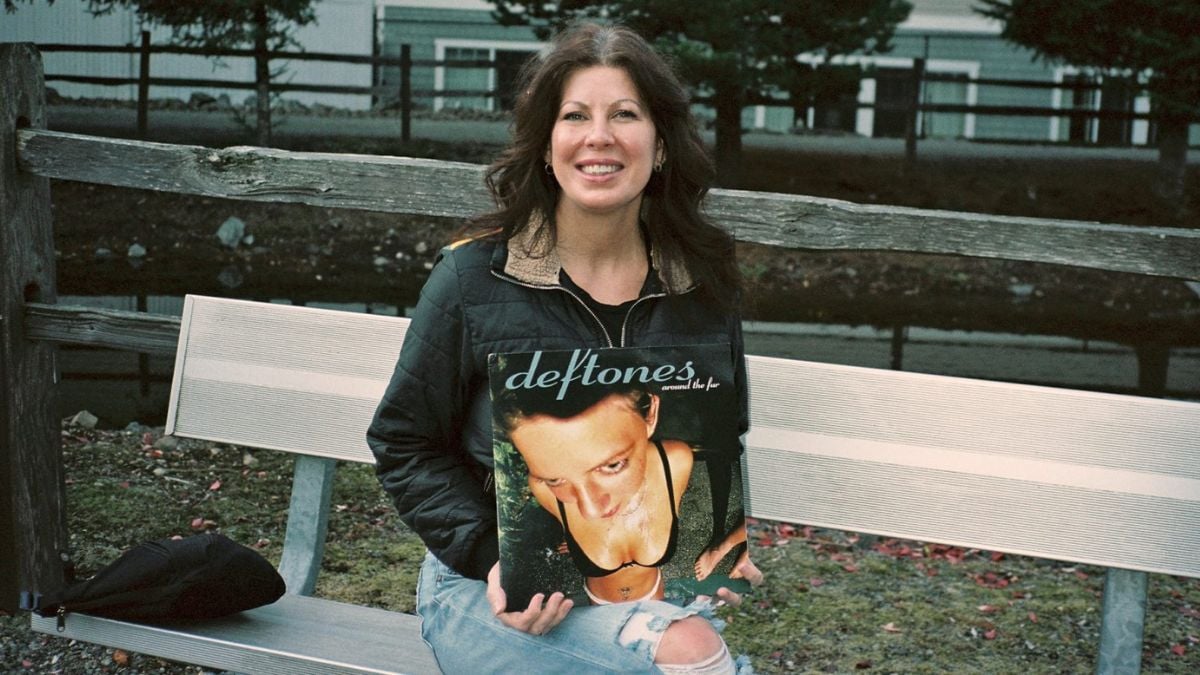 Quem é a mulher da capa de ‘Around the Fur’, do Deftones? - Sempre Um Rock